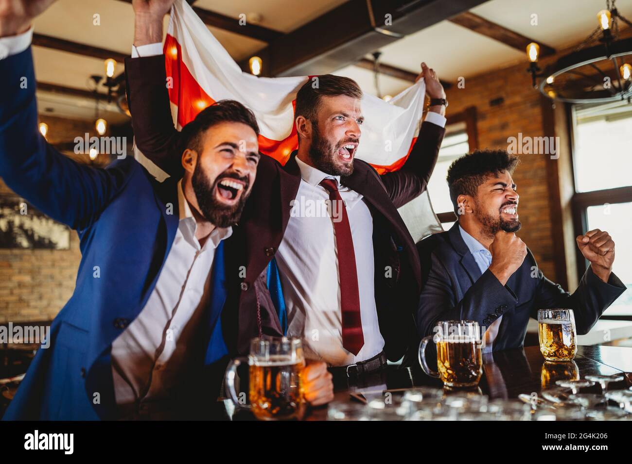 Football fans pub hi-res stock photography and images - Alamy