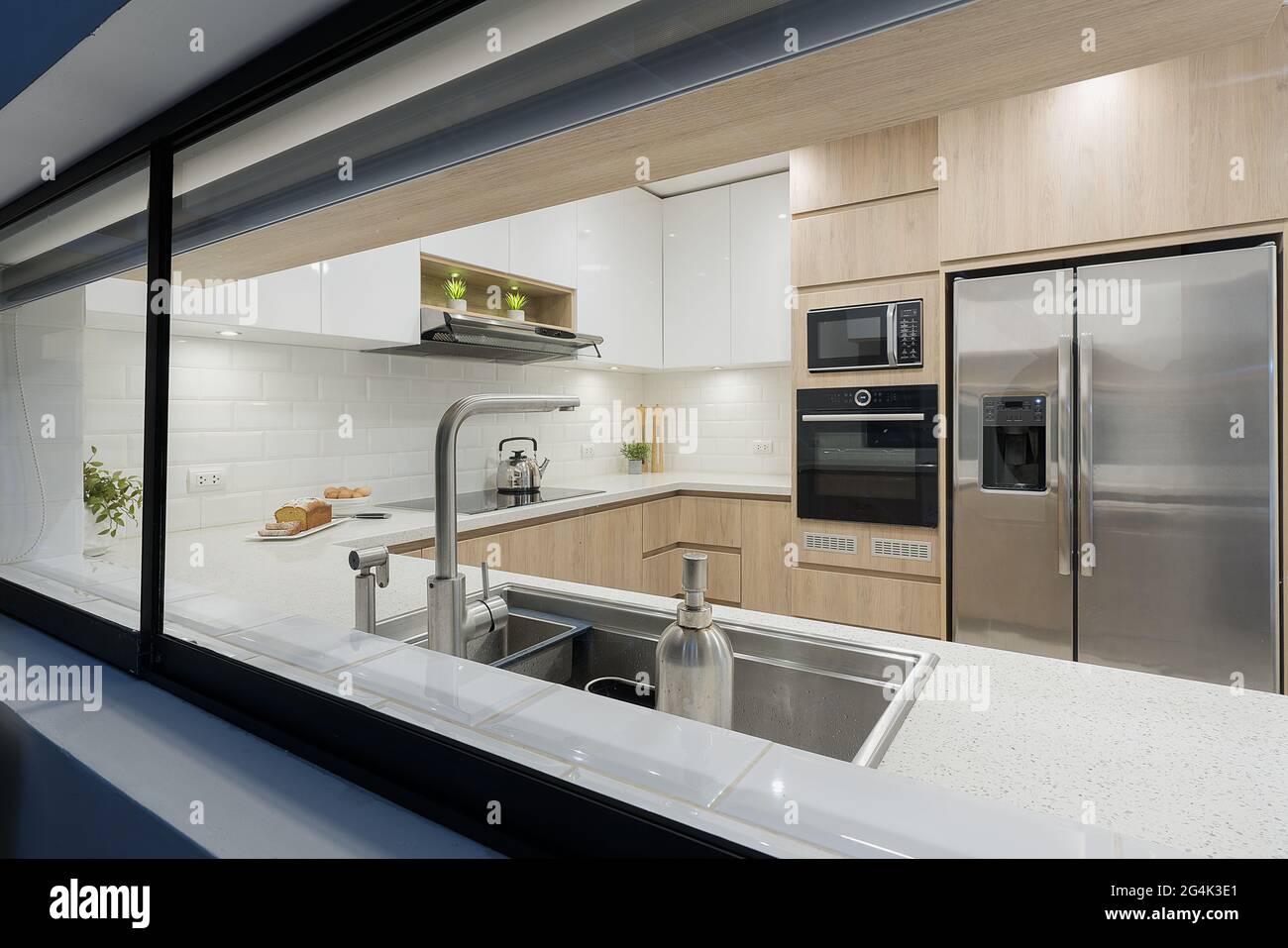 Well equipped kitchen hi-res stock photography and images - Alamy