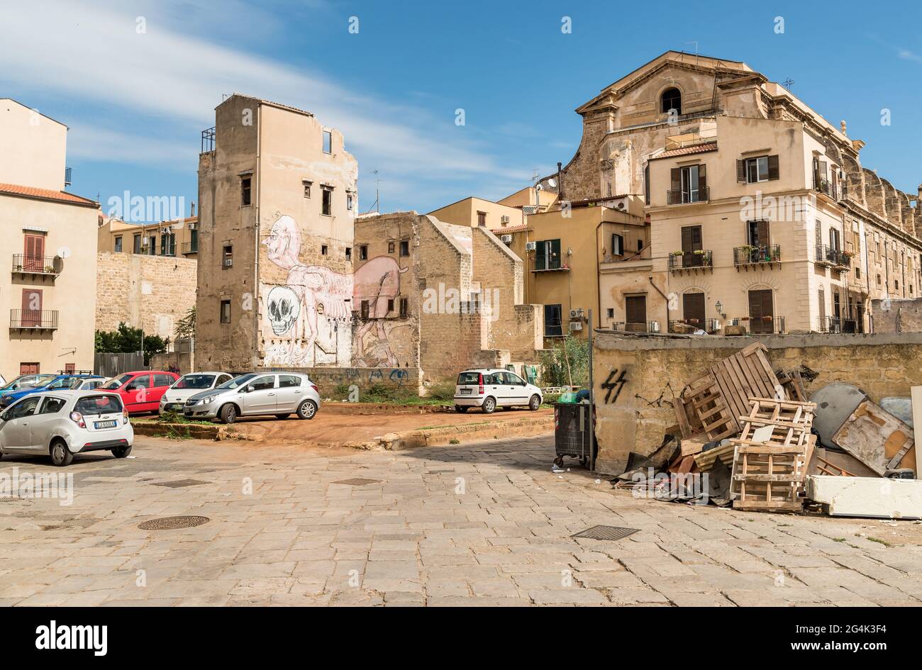 Historic ruined building buildings hi-res stock photography and images ...