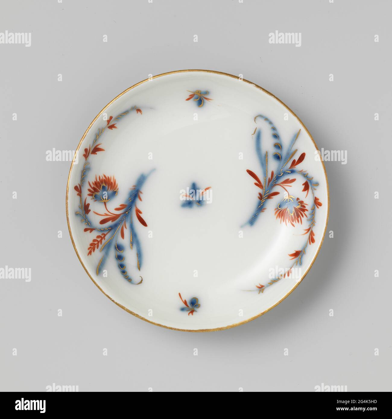Dish, painted with flower branches. Dish of porcelain. Without ear ...
