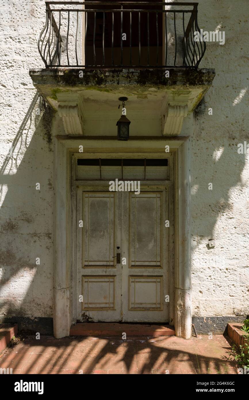 Old colonial house hi-res stock photography and images - Alamy