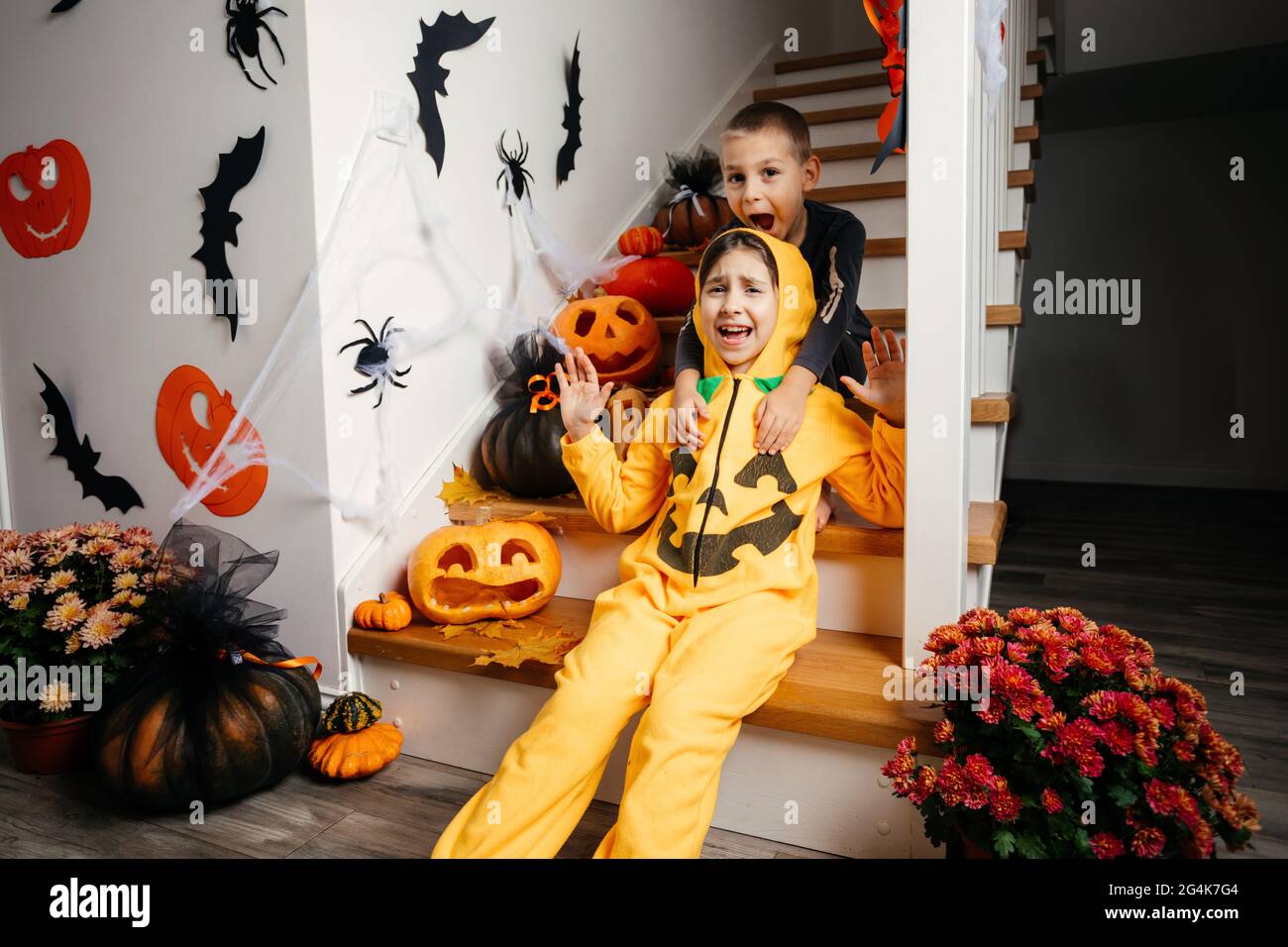 Scared kids in costumes hi-res stock photography and images - Alamy