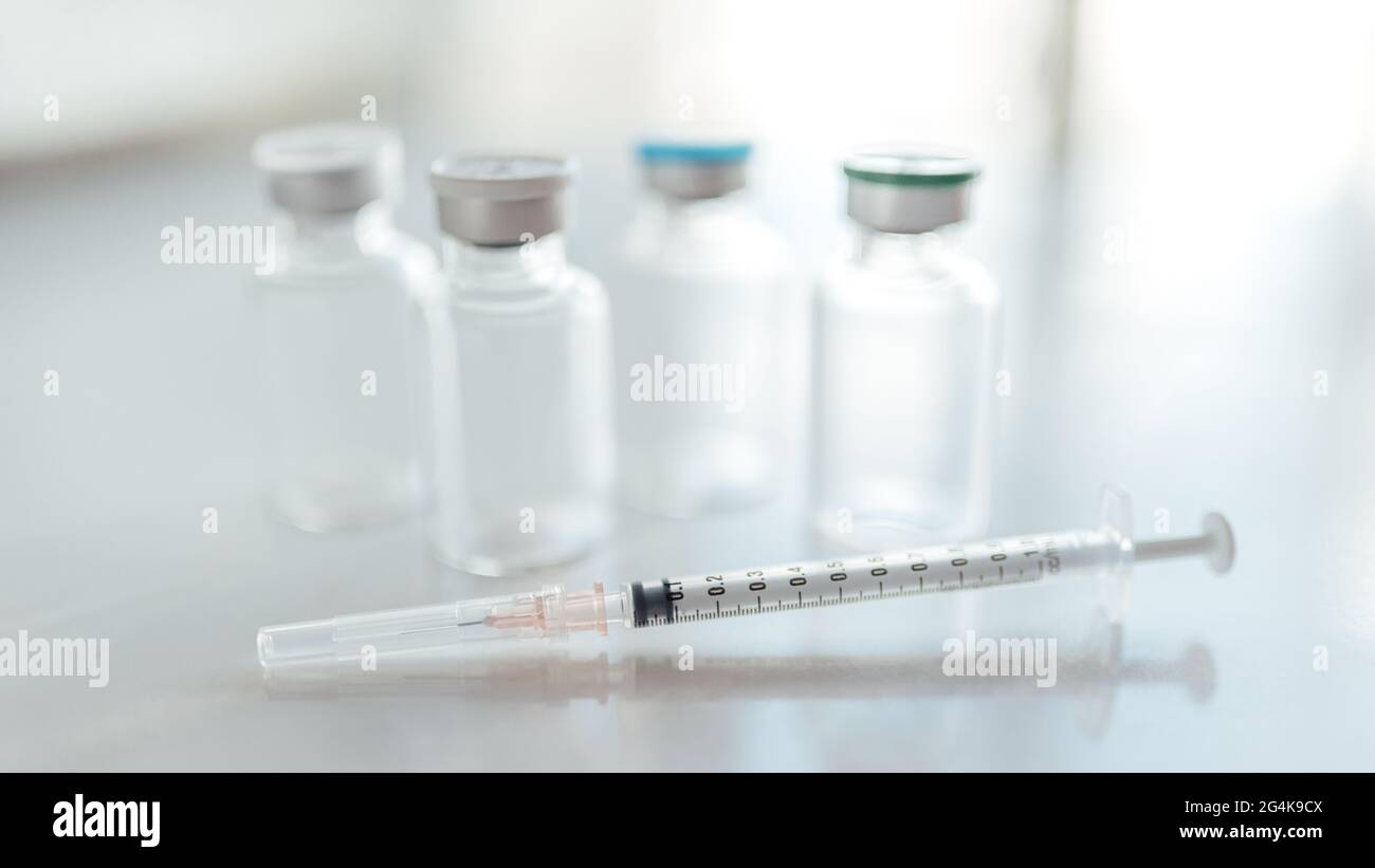 Empty insulin bottle hi-res stock photography and images - Alamy