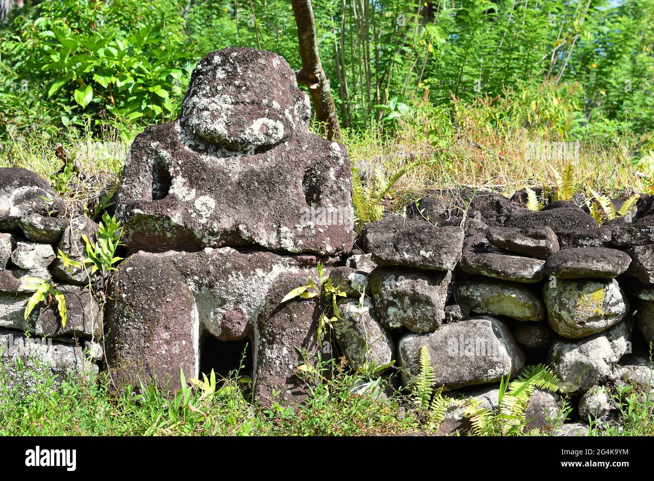 Marquesas islands tiki sculptures hi-res stock photography and images ...