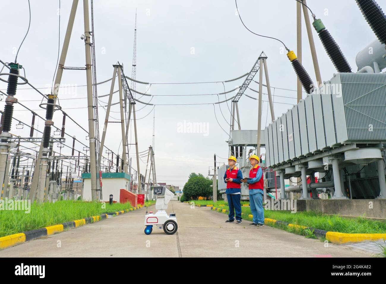 Power supply robot hi-res stock photography and images - Alamy