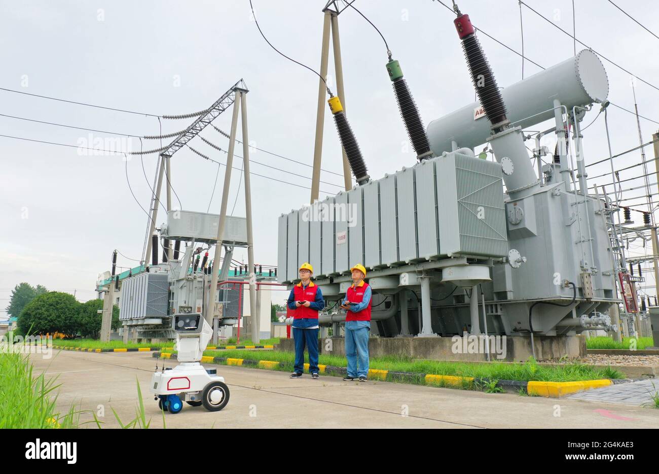 Power supply robot hi-res stock photography and images - Alamy