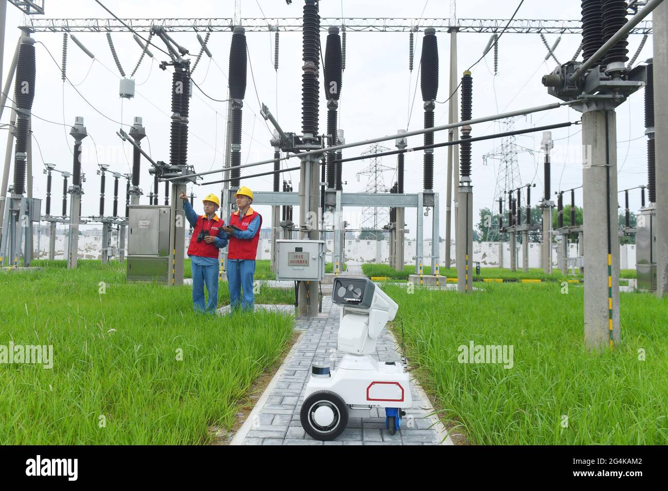 Power supply robot hi-res stock photography and images - Alamy