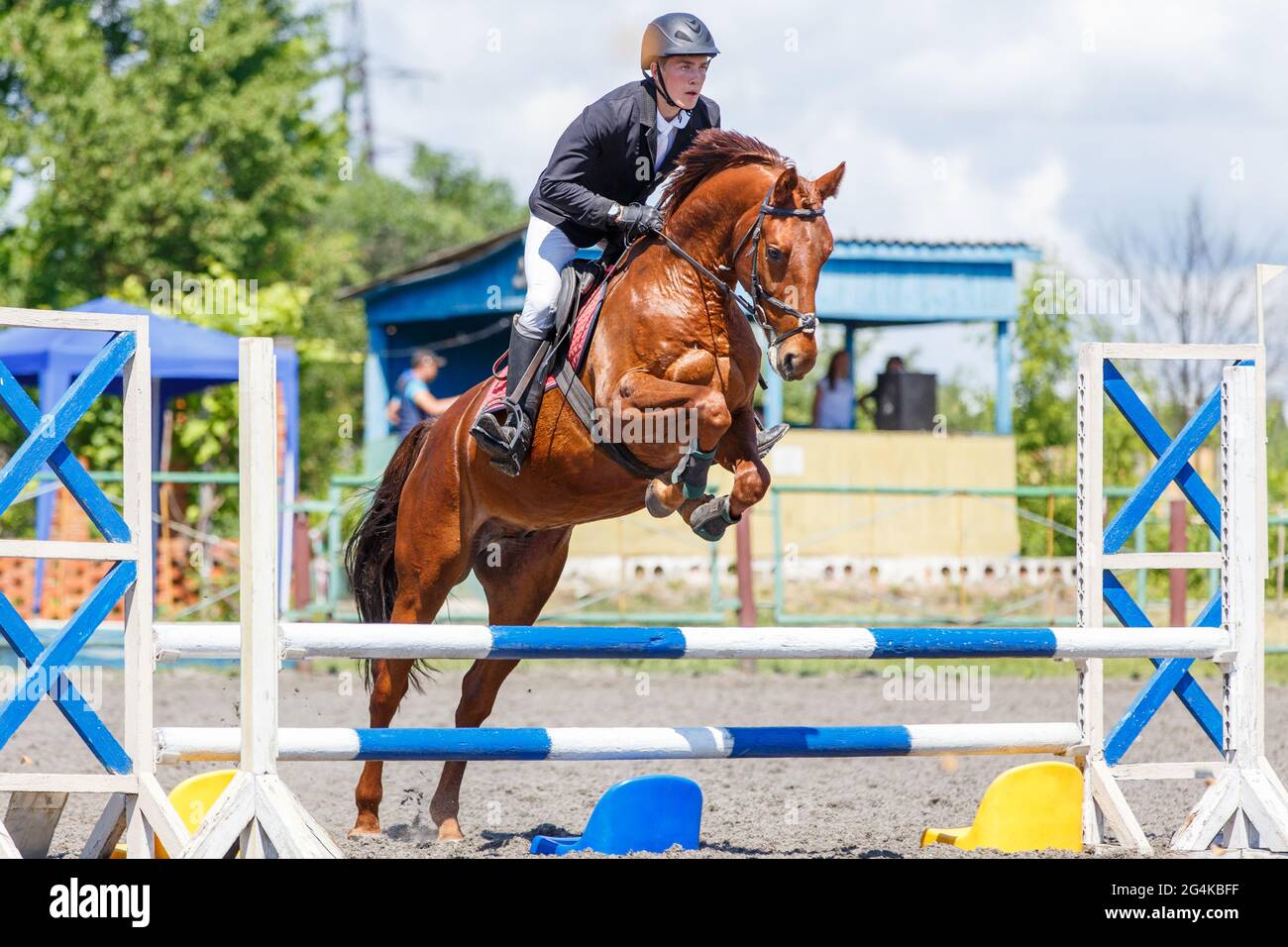 Man jumping over barrier hi-res stock photography and images - Alamy
