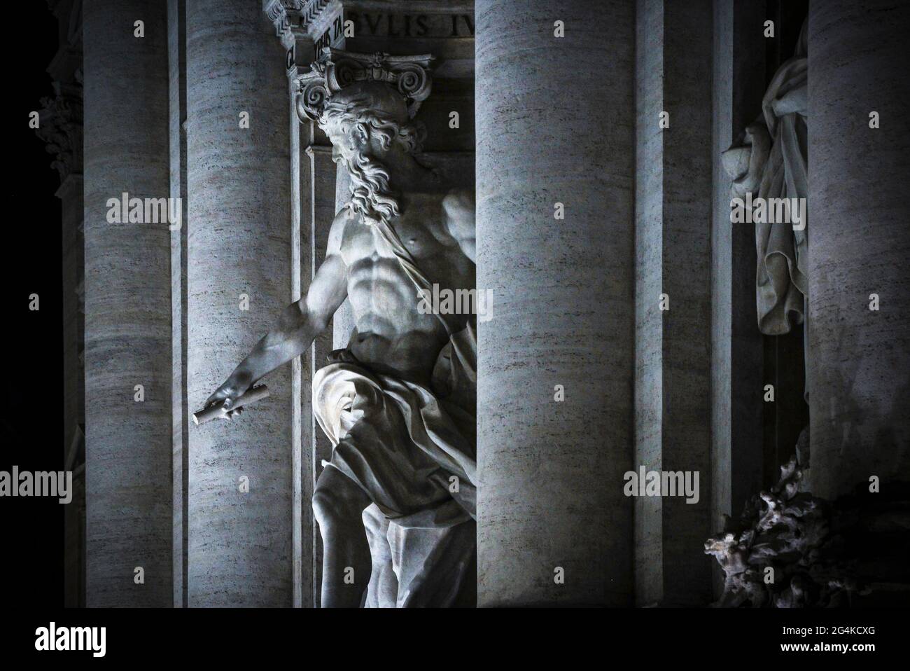 Statue of Oceanus,Trevi Fountain, Rome, Italy Stock Photo - Alamy