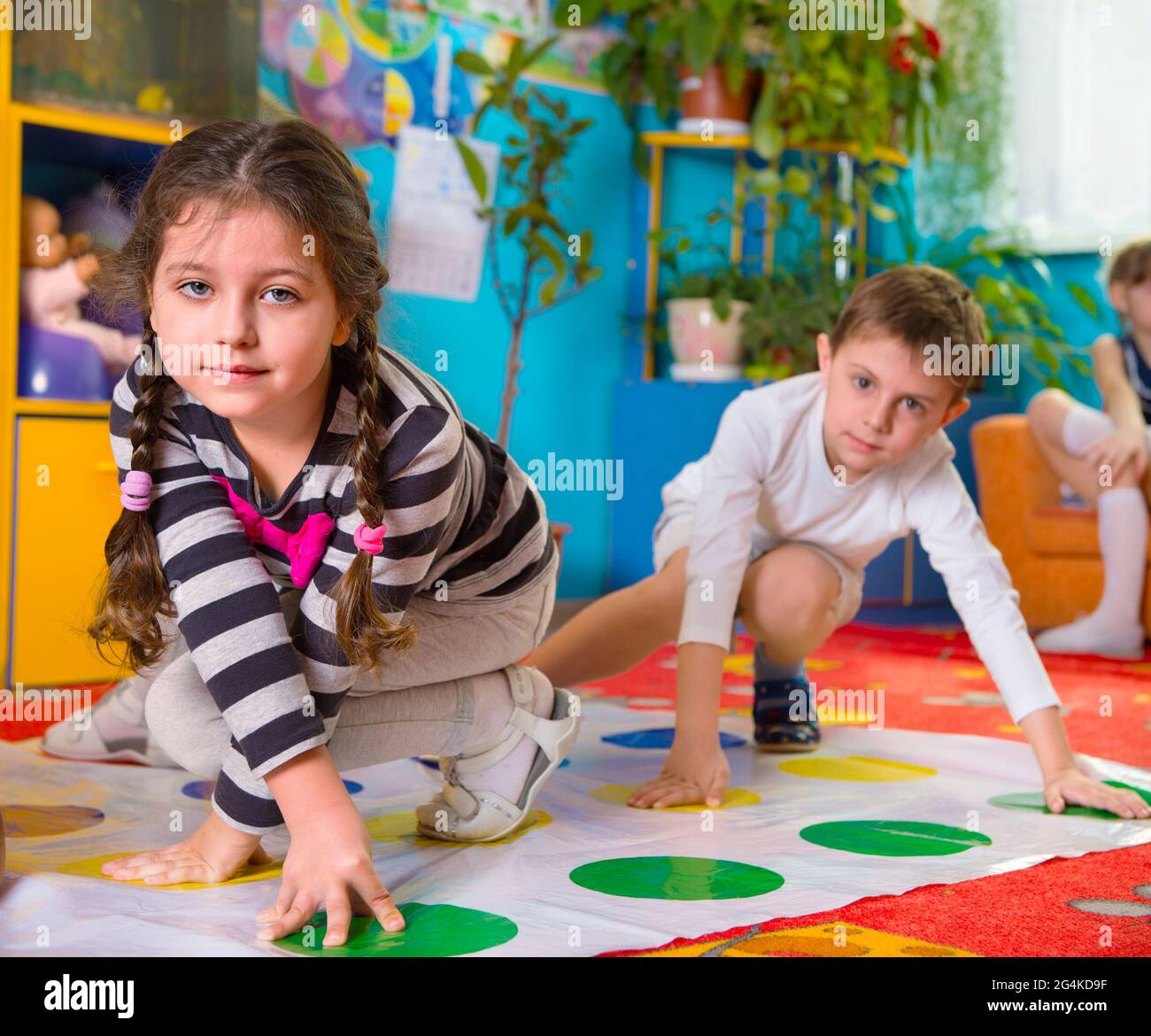 Children playing twister hi-res stock photography and images - Alamy
