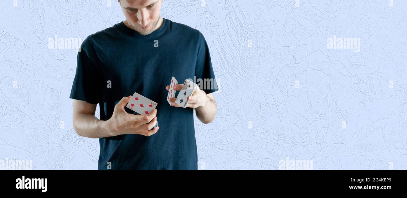 Person holding playing cards hi-res stock photography and images - Alamy