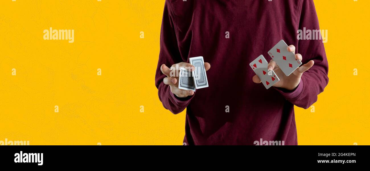 Person holding playing cards hi-res stock photography and images - Alamy