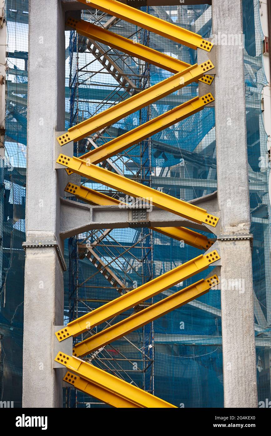 Steel frame construction lift platform hi-res stock photography and ...