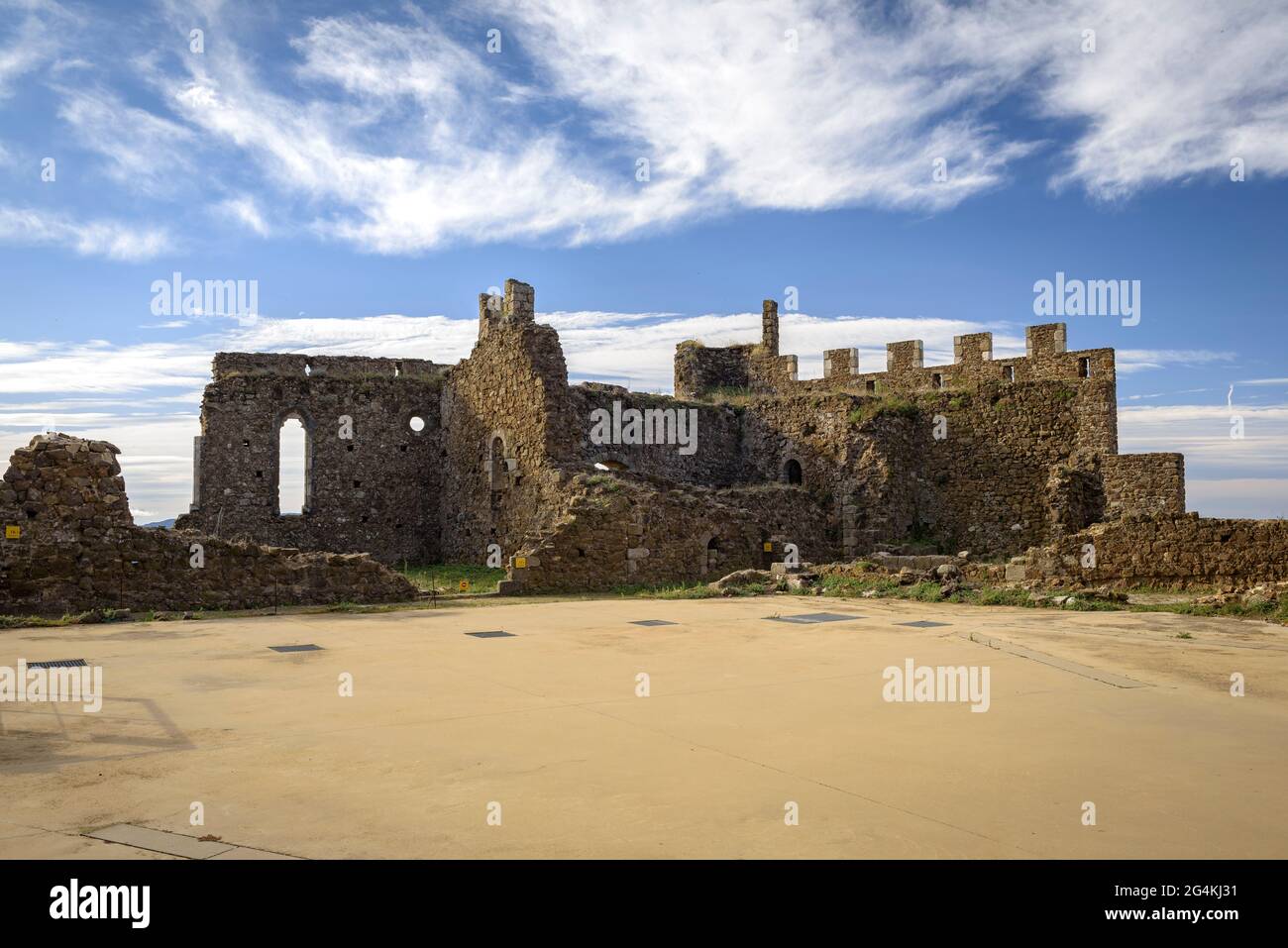 Visiting the Montsoriu castle. View of the inner bailey (Arbúcies ...