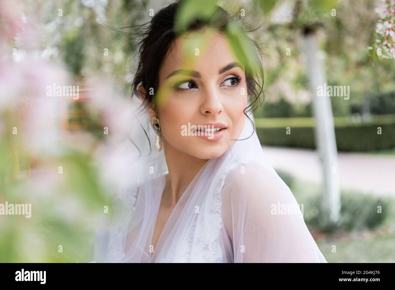 Pretty marriage hi-res stock photography and images - Alamy
