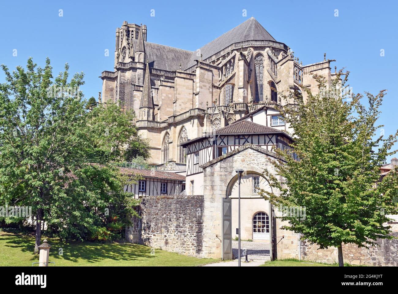 Limoges cathedral hi-res stock photography and images - Alamy