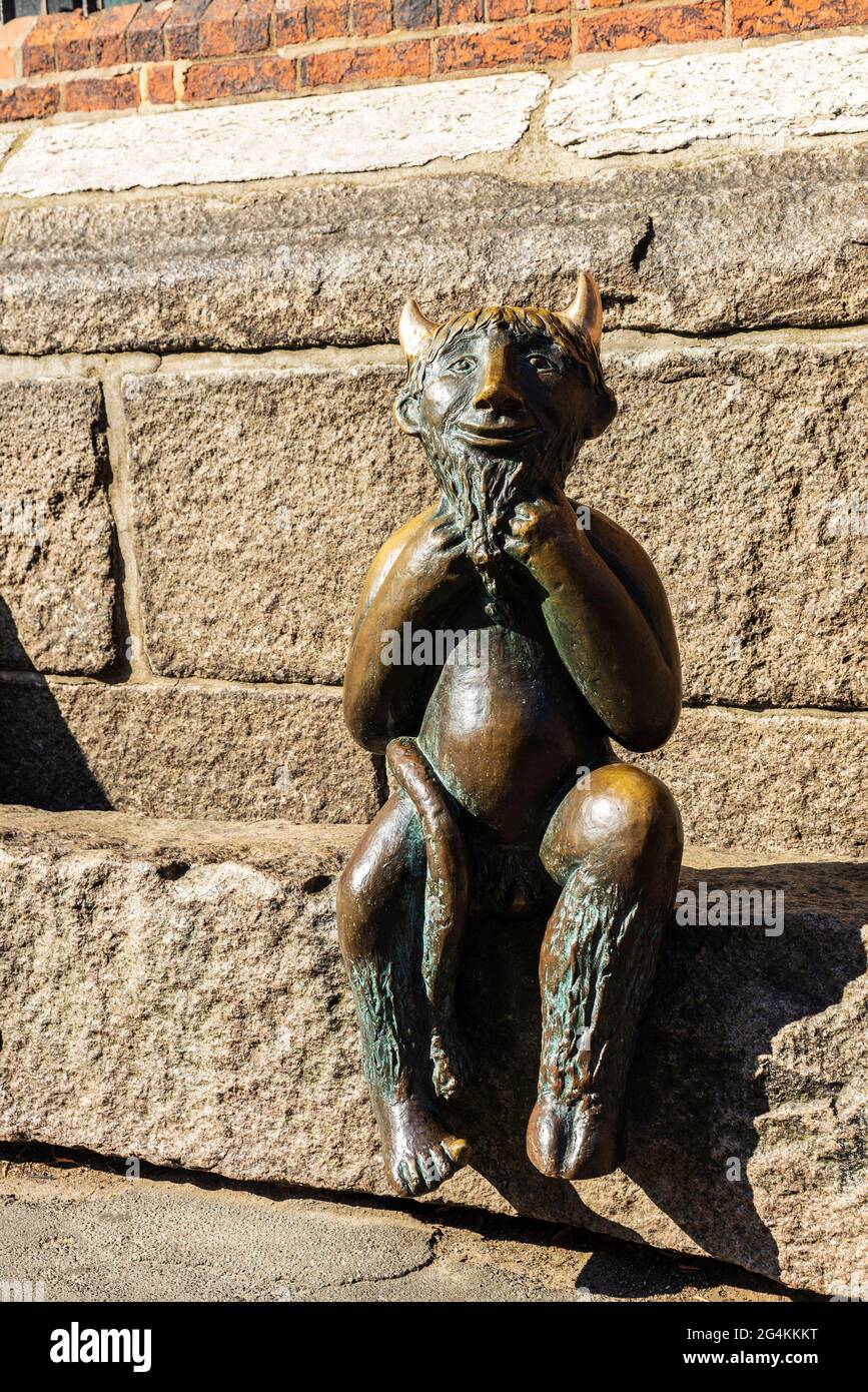 Statue devil hi-res stock photography and images - Alamy