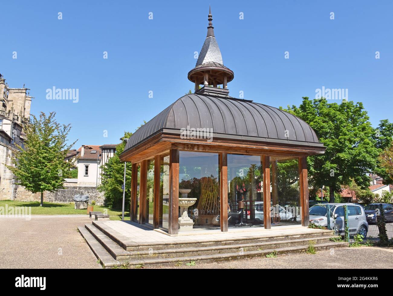 Circular cupola tower hi-res stock photography and images - Alamy