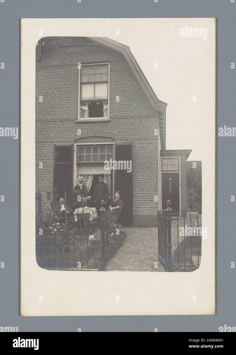 Four family members group hi-res stock photography and images - Alamy