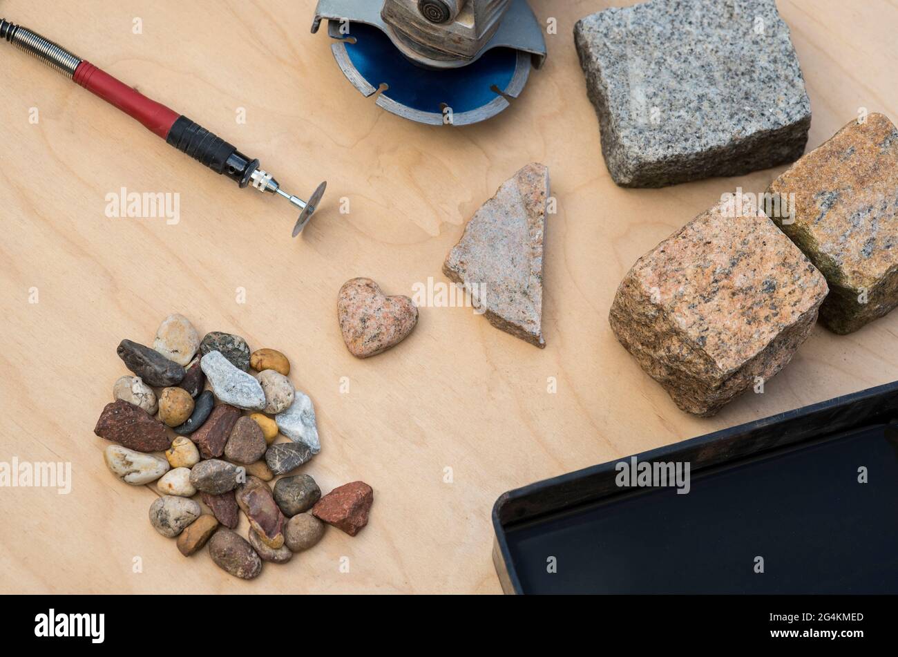 Hand cutting stone hi-res stock photography and images - Alamy