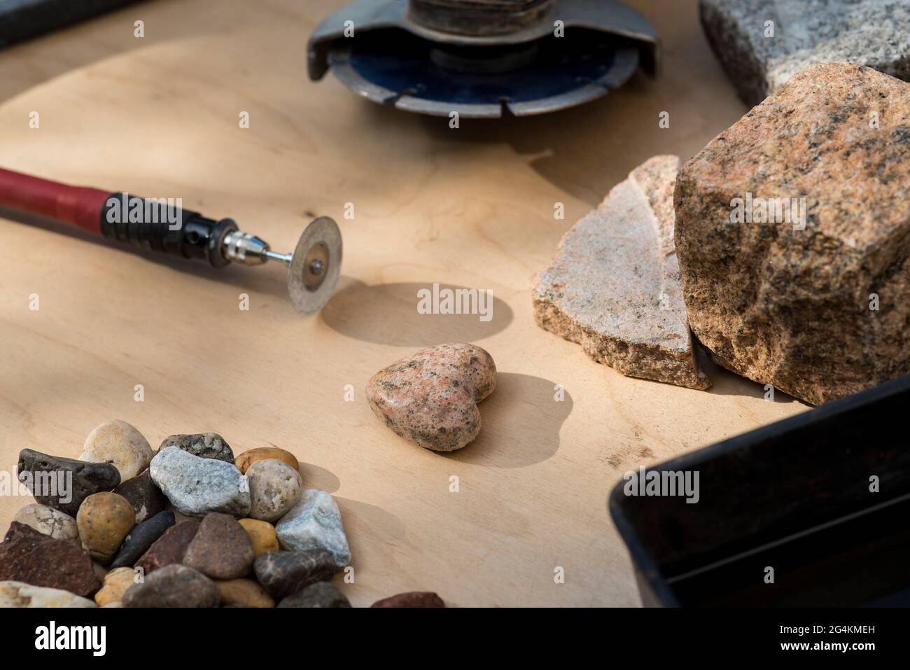 Hand cutting stone hi-res stock photography and images - Alamy