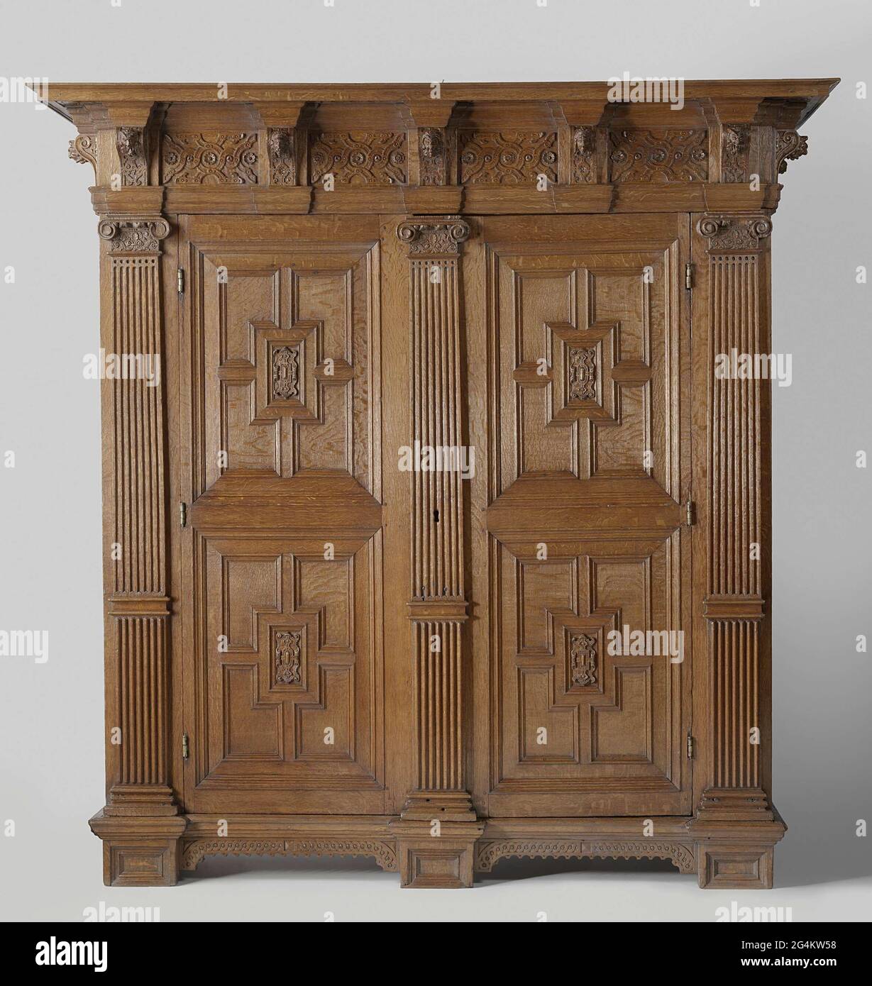 Pilasters with human heads hi-res stock photography and images - Alamy