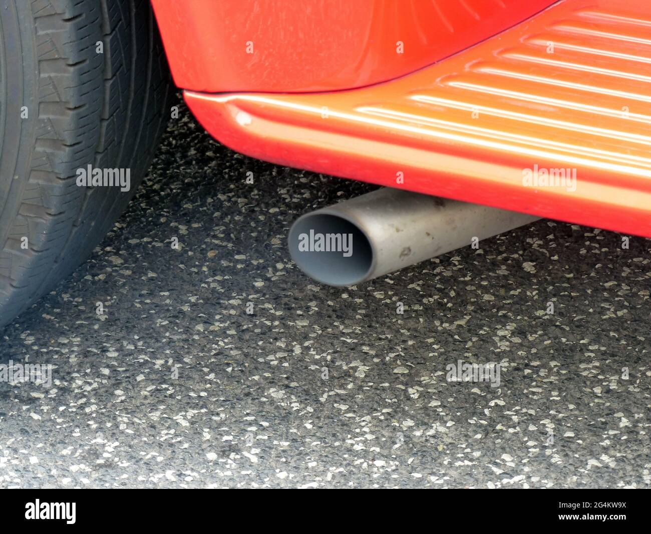 Pipe of a vintage red car Stock Photo - Alamy