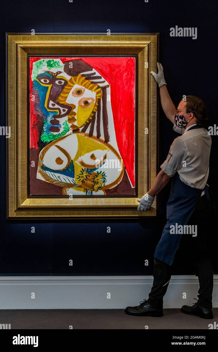 London, UK. 22nd June, 2021. Pablo Picasso, Homme et femme au bouquet ...