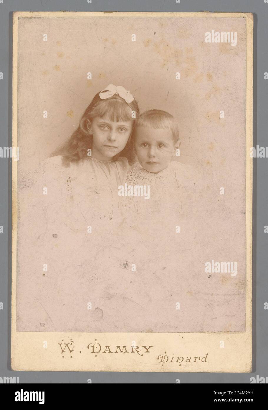 Portrait of two unknown children Stock Photo - Alamy