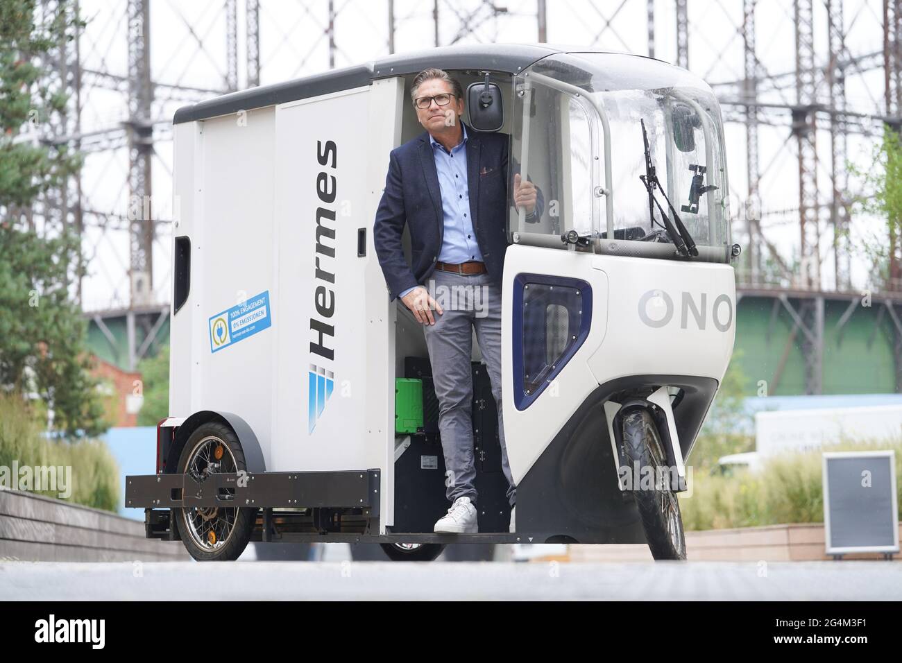 Hermes e cargo bike hi-res stock photography and images - Alamy