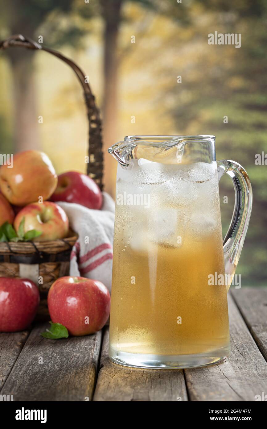 Apple juce hi-res stock photography and images - Alamy