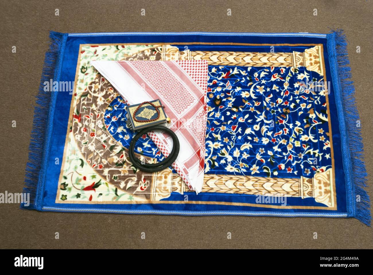 Islamic offering prayer accessories shemagh agal holy Quran rosary ...