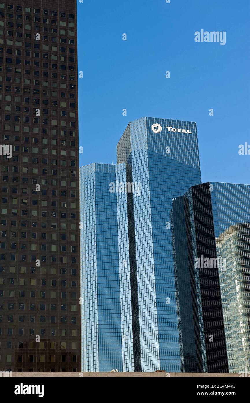 FRANCE, HAUTS-DE-SEINE, PUTEAUX, LA DEFENSE, TOTAL TOWER Stock Photo ...