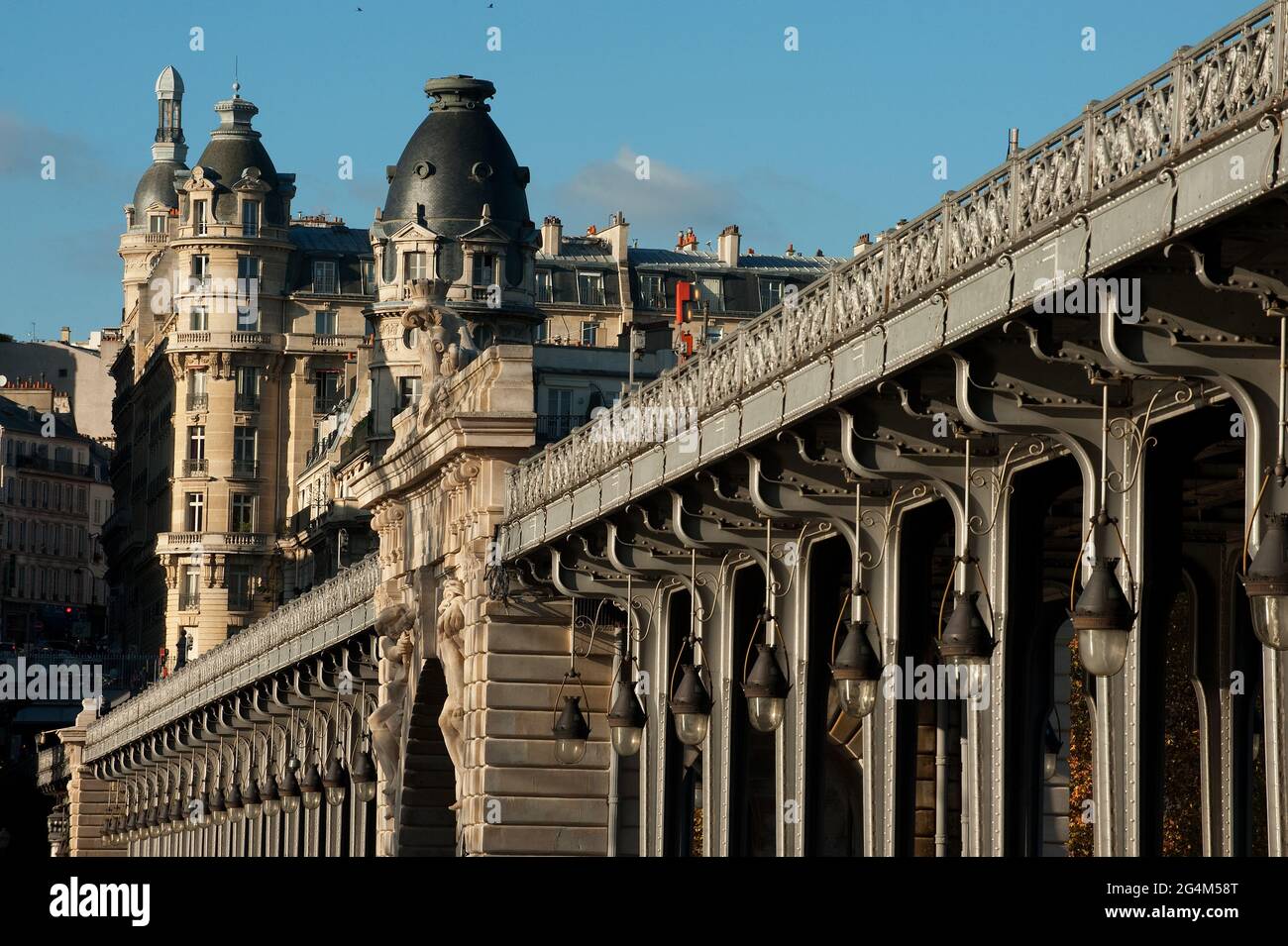 Moves exterior hi-res stock photography and images - Alamy