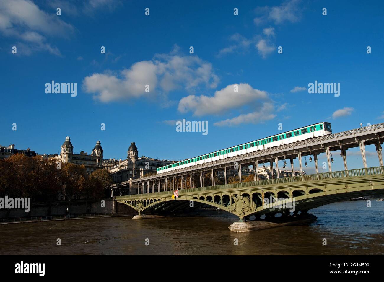 Moves exterior hi-res stock photography and images - Alamy