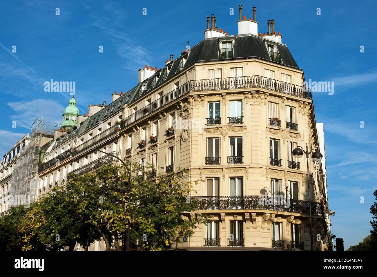 FRANCE, PARIS, 11TH DISTRICT, BUILDING FROM THE REPUBLIC AVENUE Stock ...