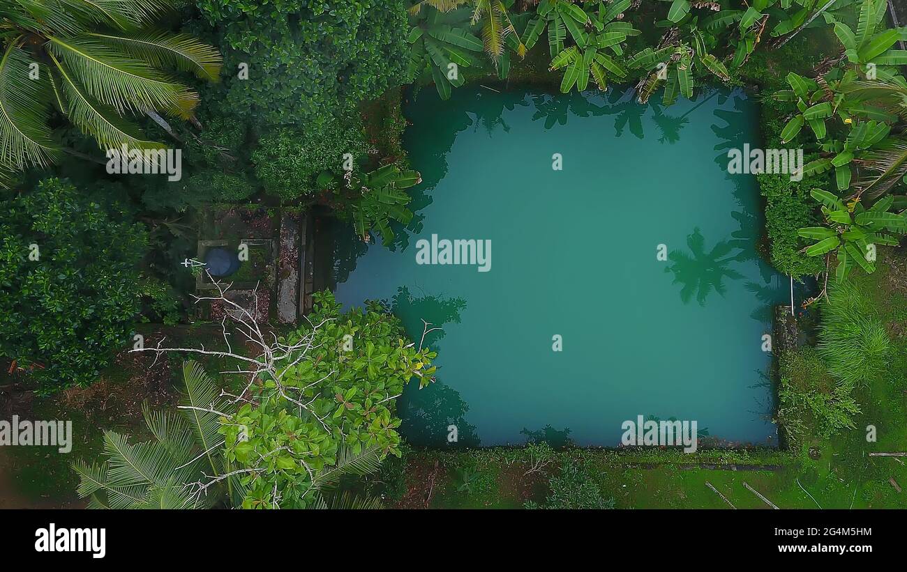 hindu temple pool Stock Photo - Alamy