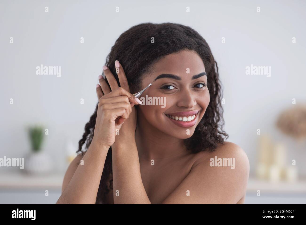 Woman plucking hairs hi-res stock photography and images - Alamy