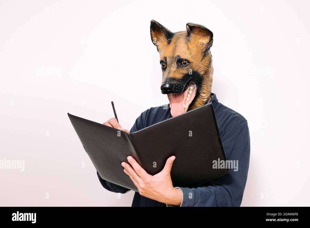 Doctor taking notes mask hi-res stock photography and images - Alamy