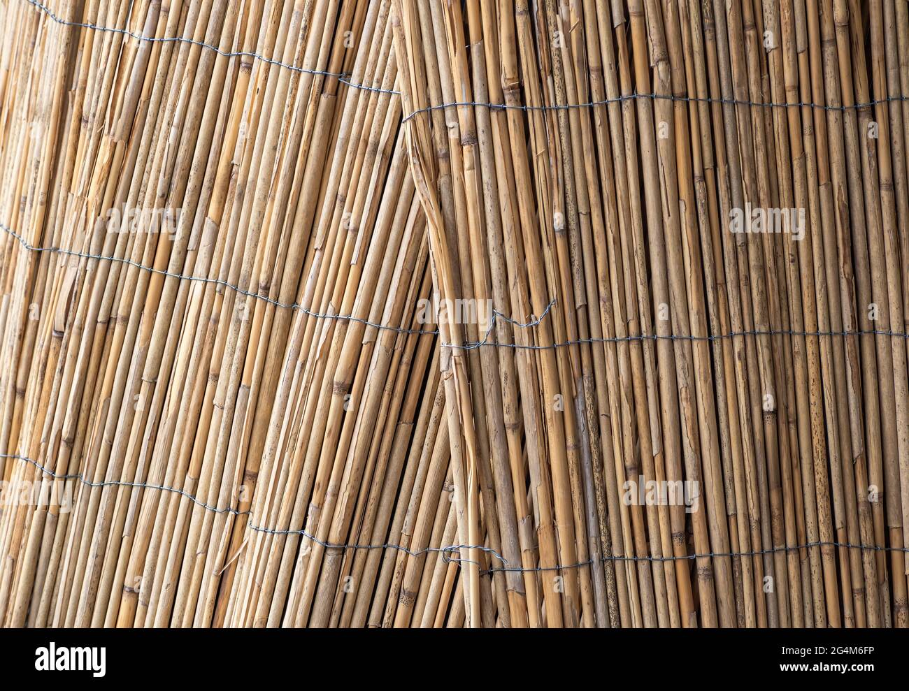 Bamboo straw wall texture background Stock Photo - Alamy