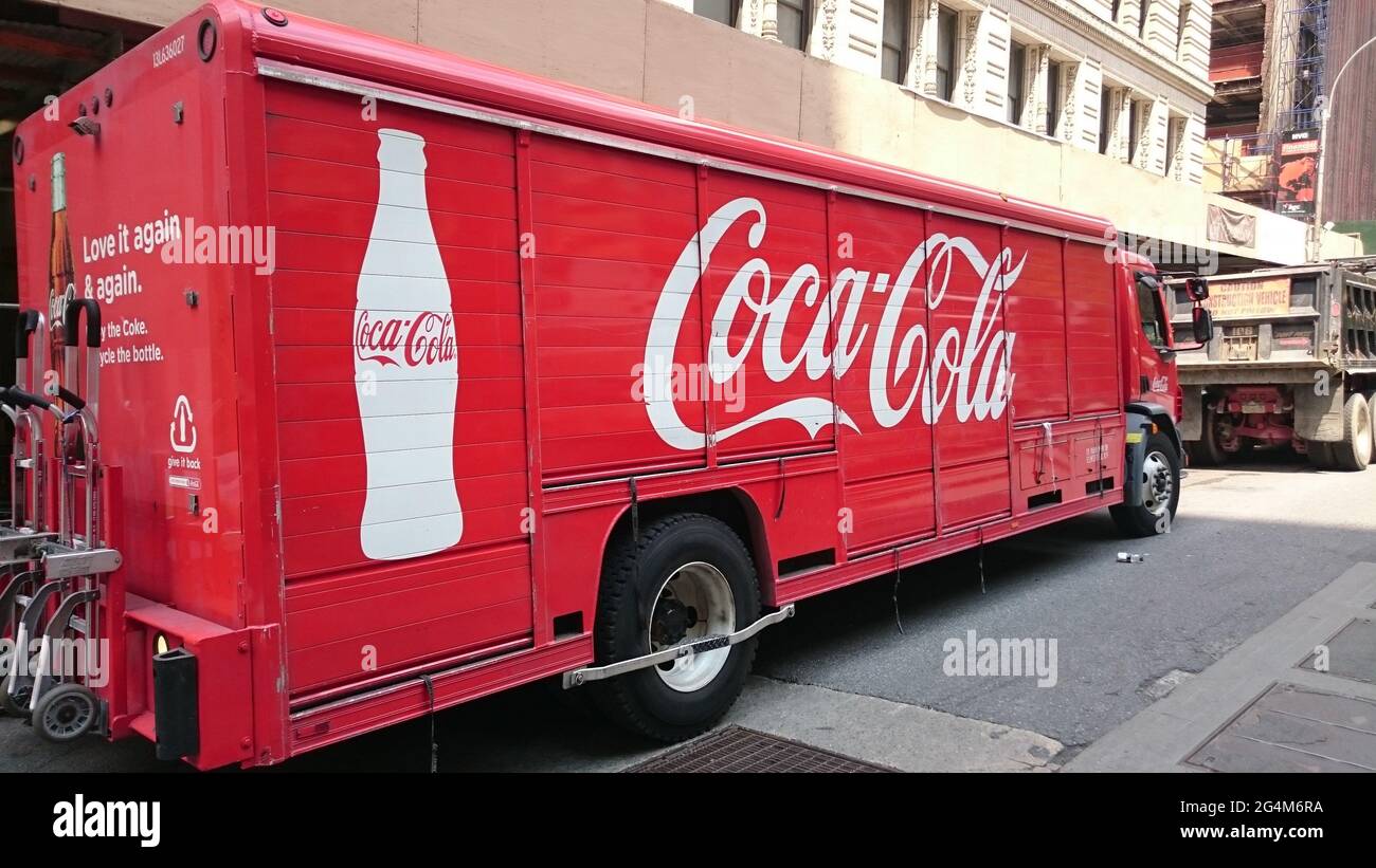 Coca Cola Red Truck High Resolution Stock Photography and Images - Alamy