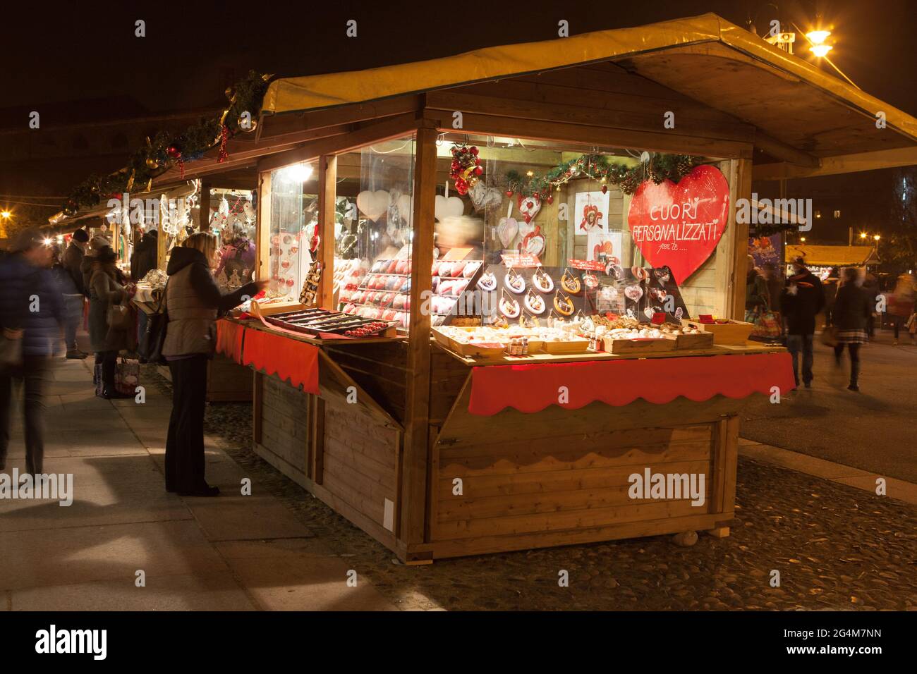 Mercatino di Natale, Christmas market in Borgo Dora district, Turin ...