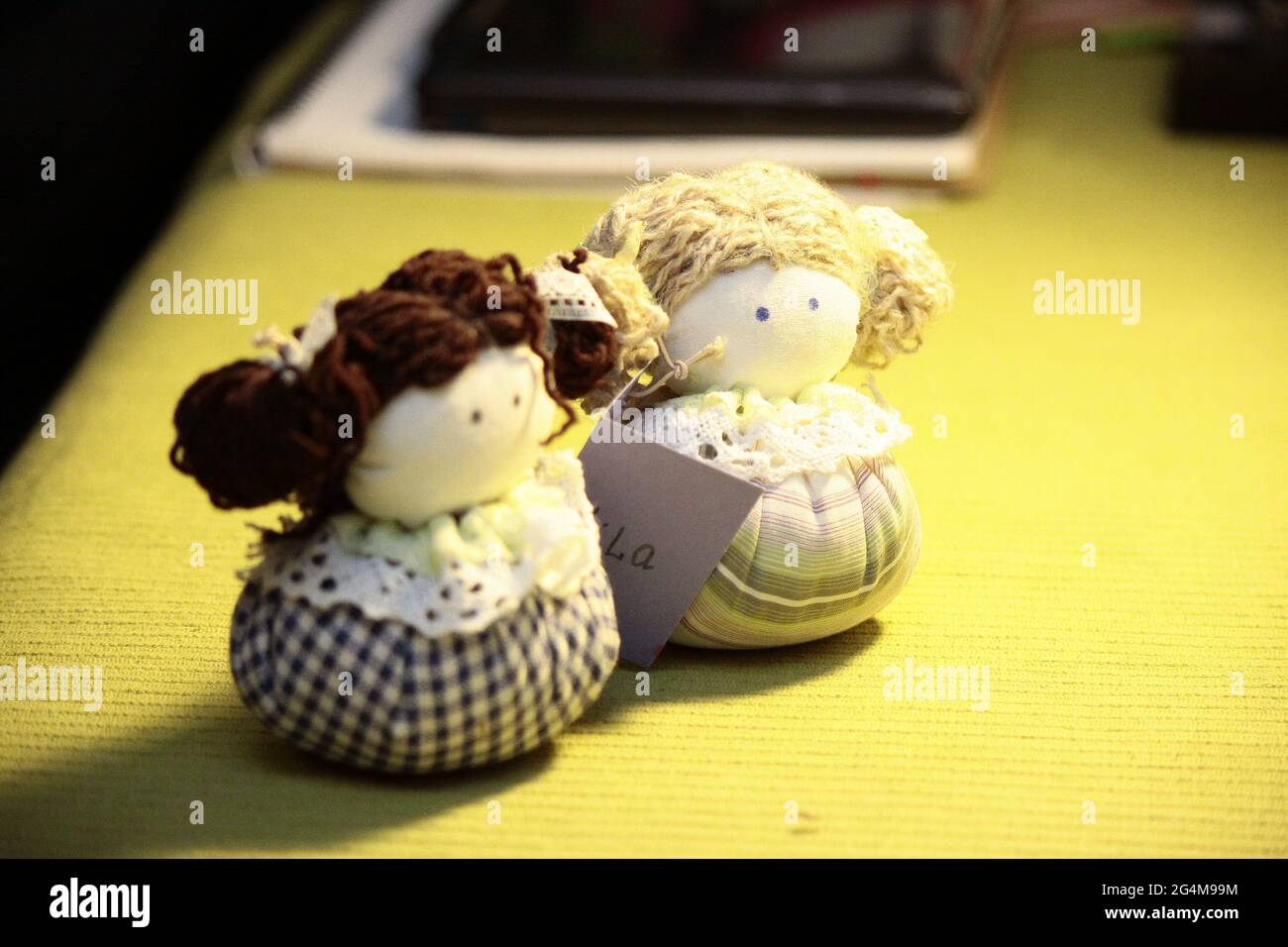 Kraft crafting hi-res stock photography and images - Alamy