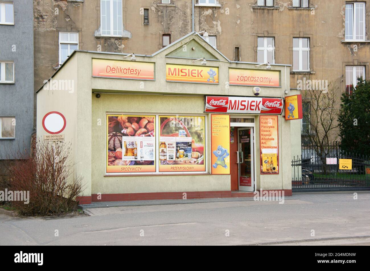 Open till late hi-res stock photography and images - Alamy