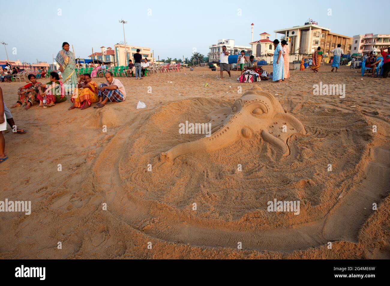Sand elephant sculpture hi-res stock photography and images - Alamy