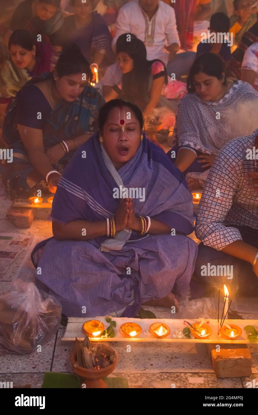 The biggest ritual activity of Hinduism, it's called Rakher upobas, all ...