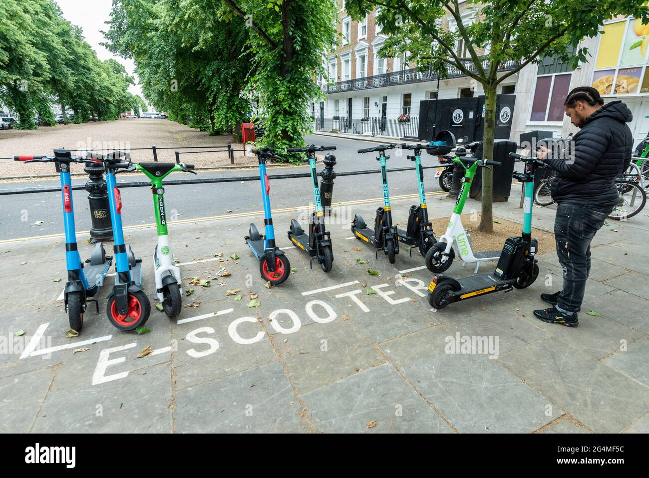 Rental e scooter hi-res stock photography and images - Alamy