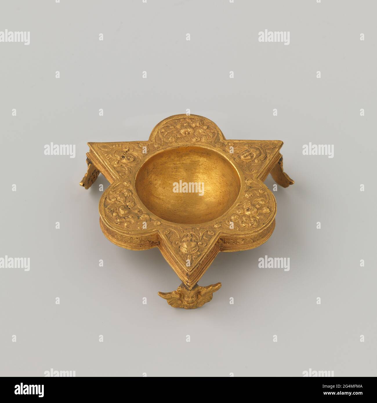 Three angel heads hi-res stock photography and images - Alamy