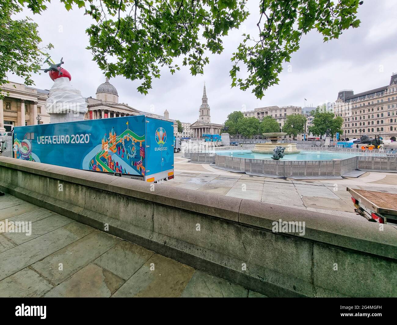 Fan barriers hi-res stock photography and images - Alamy