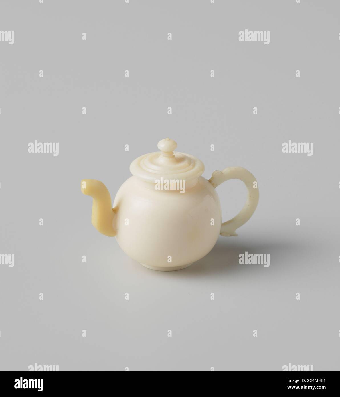 Teapot with lid. Ivory trek, cave, with loose lid with twisted profile ...